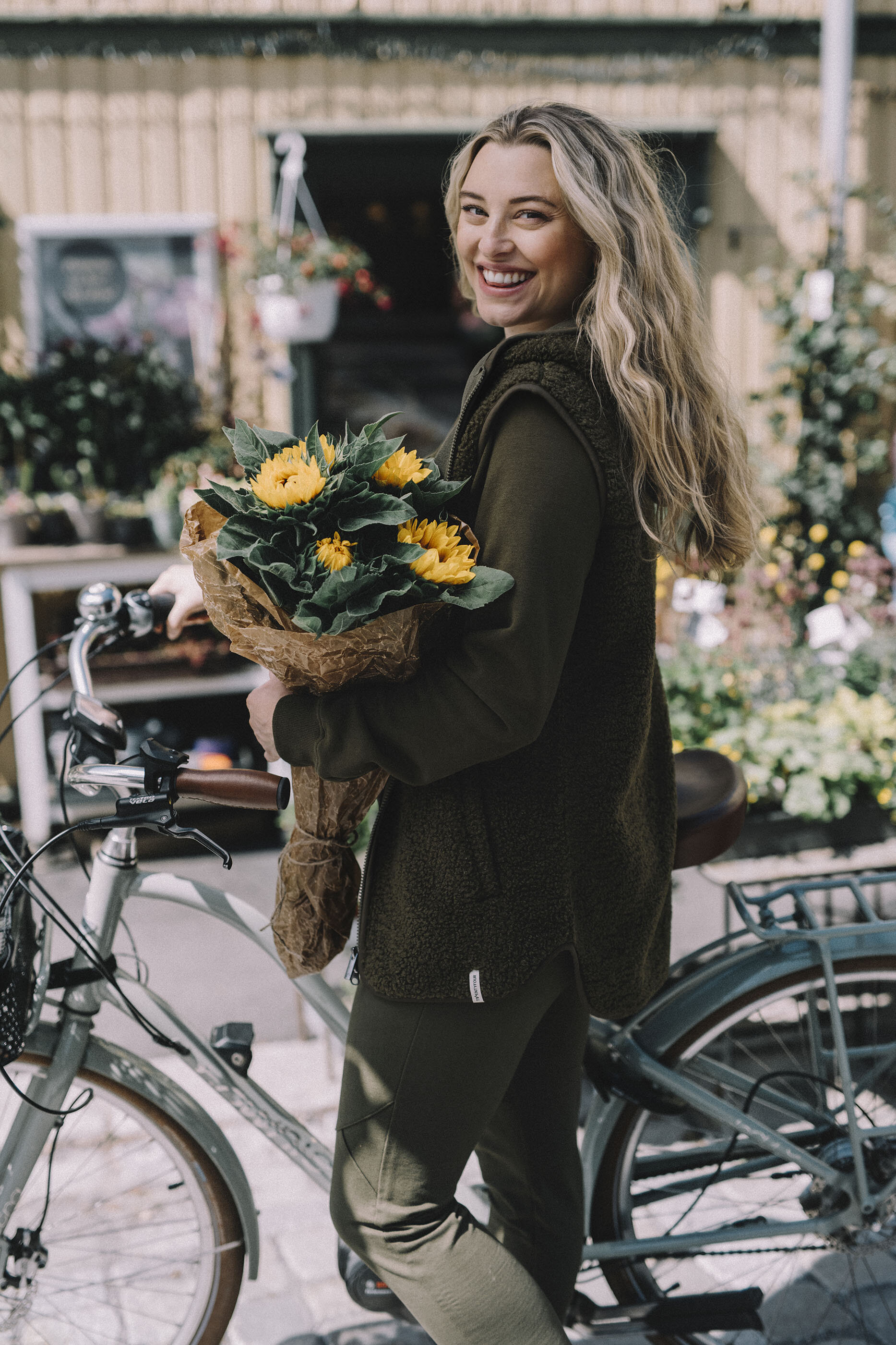 Twentyfour Mellow Pile Väst Dam Dark Olive - SMILE.