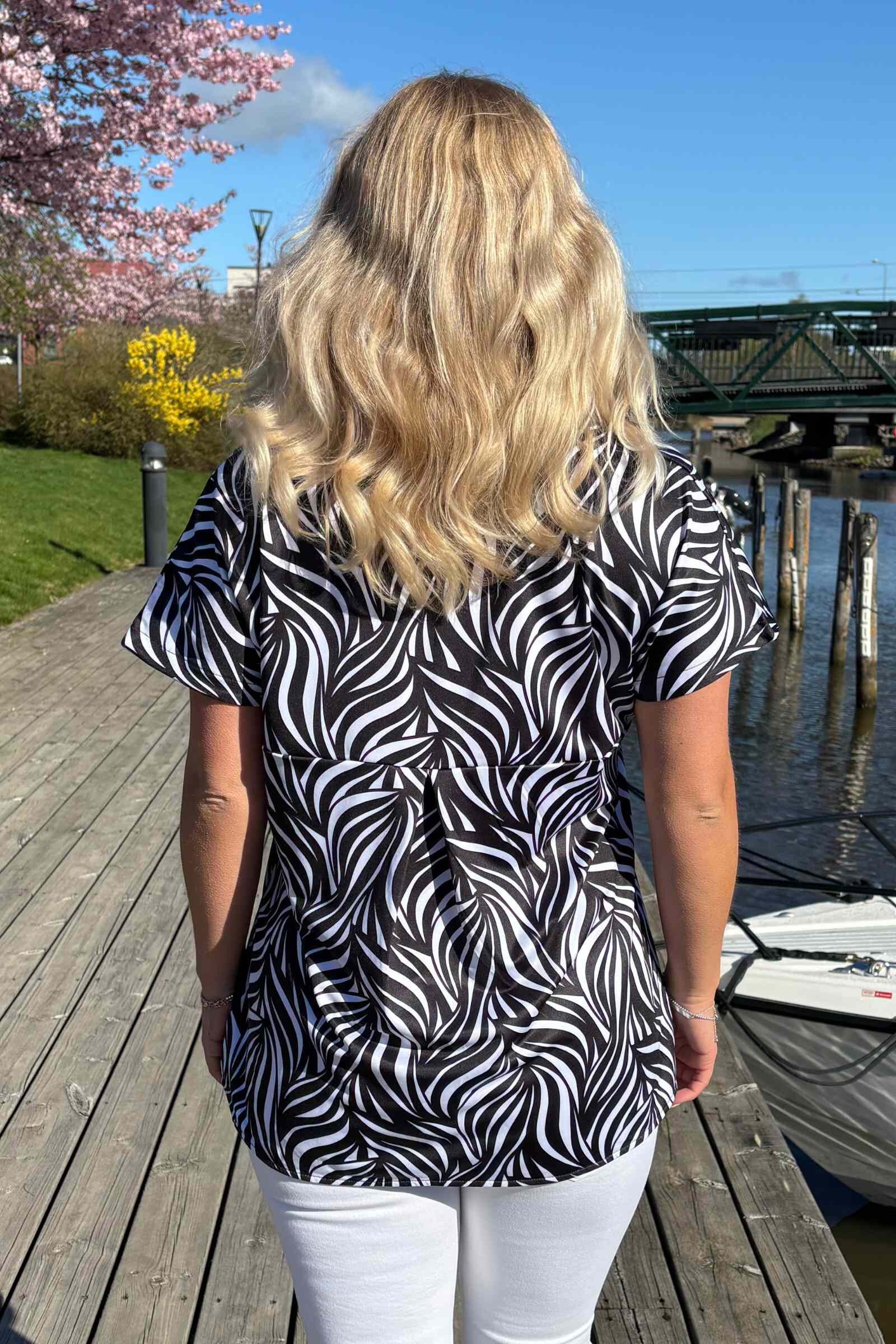 Way Of Sweden Lovisa Topp Dam Fantasy Black - SMILE.