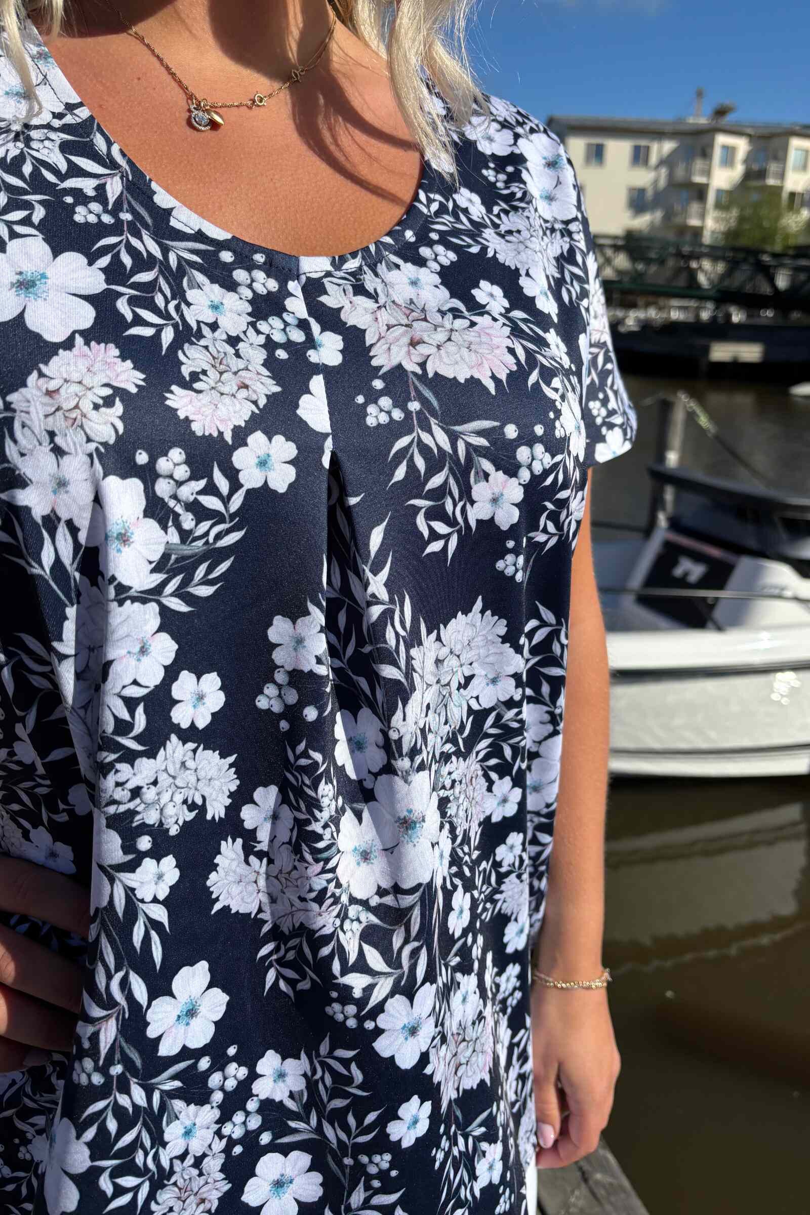 Way Of Sweden Lovisa Topp Dam Flow Dark Navy - SMILE.