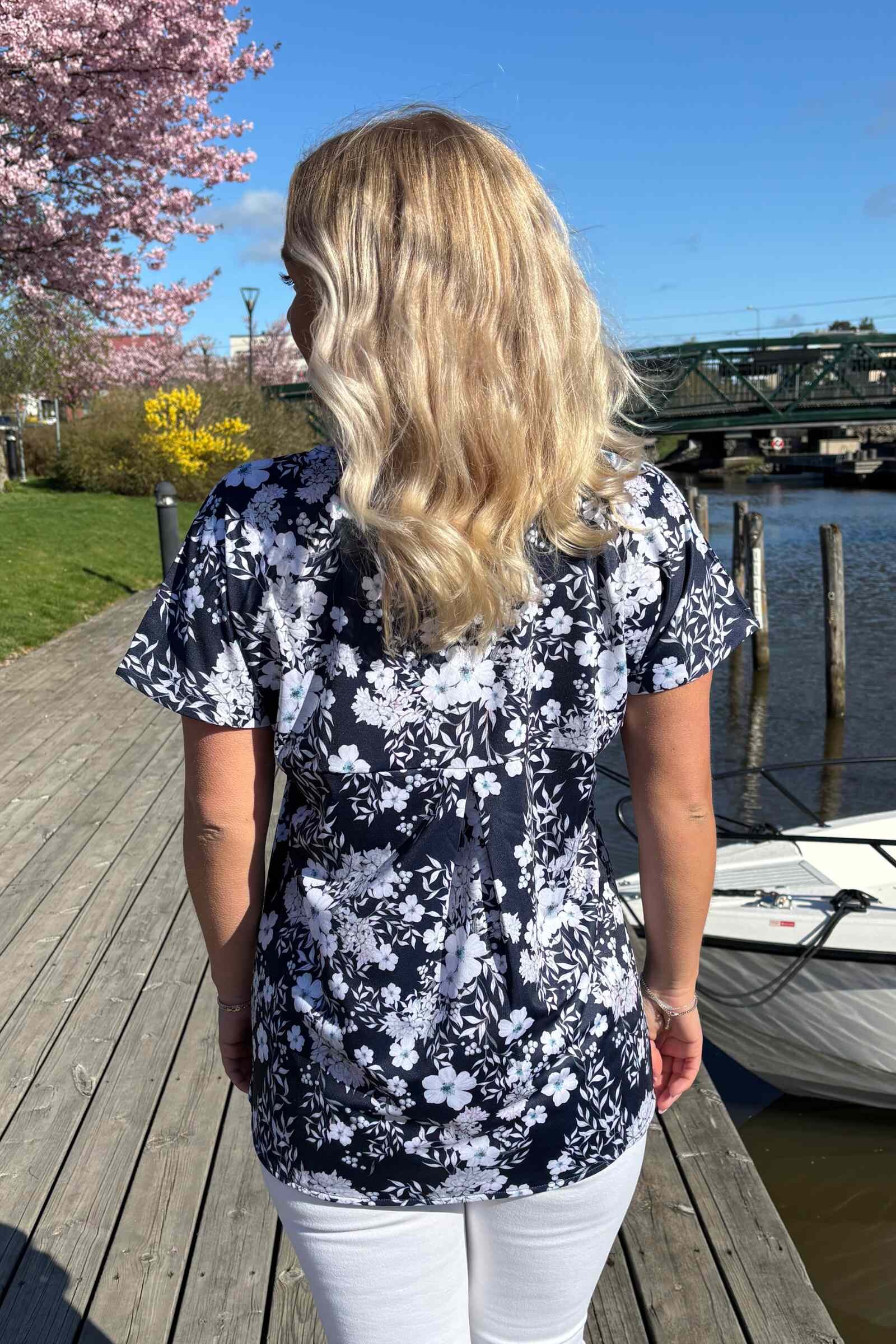 Way Of Sweden Lovisa Topp Dam Flow Dark Navy - SMILE.